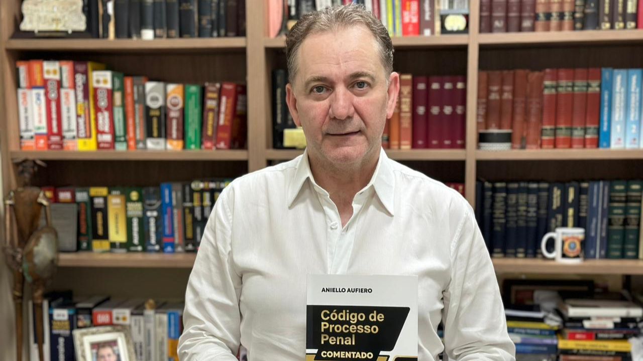 Aniello Aufiero lança livro sobre direito processual em Manaus - Portal ...