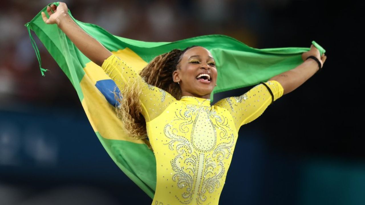 Rebeca Andrade conquista medalha de prata no individual geral na ...