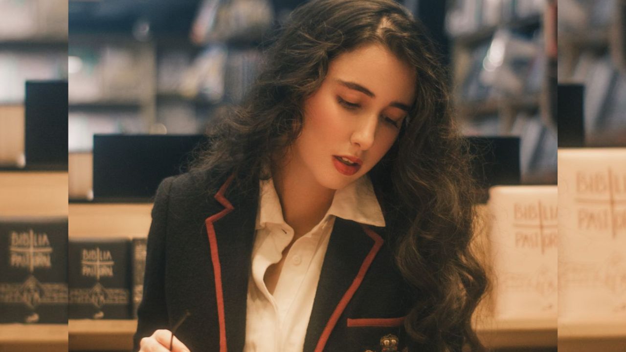 Clarissa Desterro lança livro 'A velha mentira - poemas da Grande ...