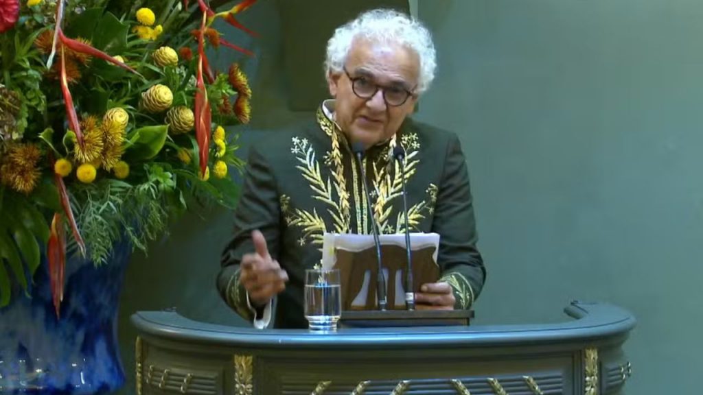 Escritor Milton Hatoum toma posse na Academia Brasileira de Letras ...